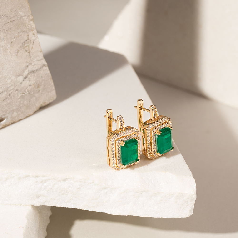 Brinco retângulo fecho click fusion esmeralda banho de ouro 18k