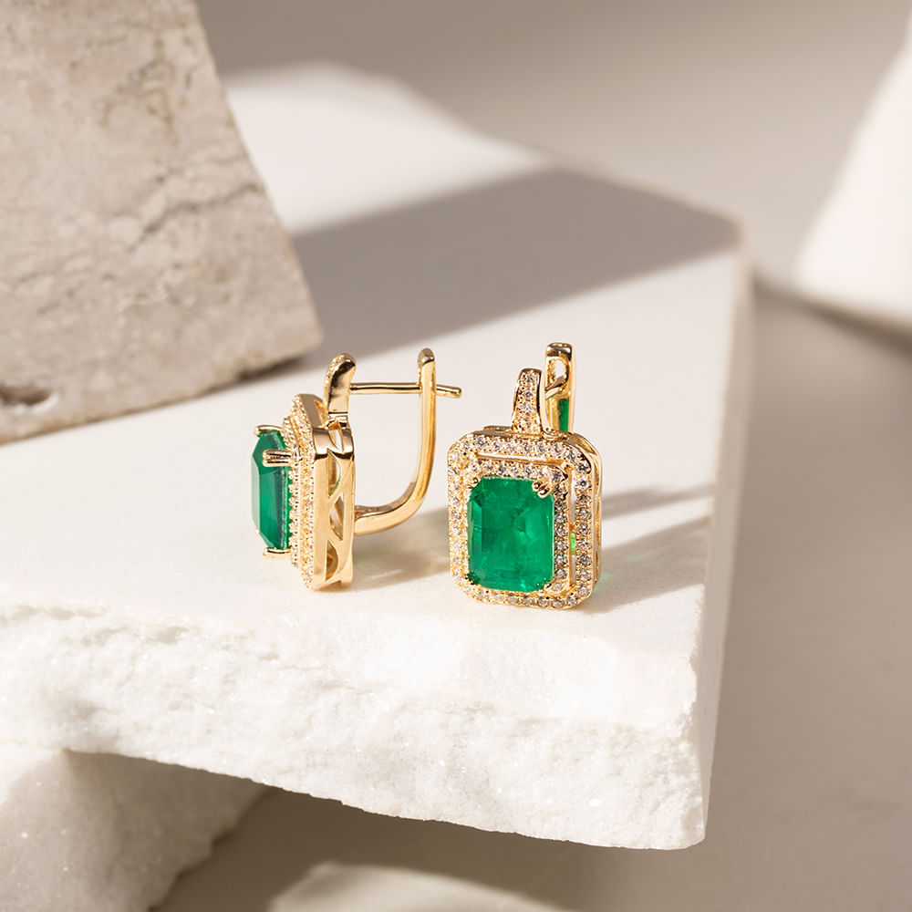 Brinco retângulo fecho click fusion esmeralda banho de ouro 18k