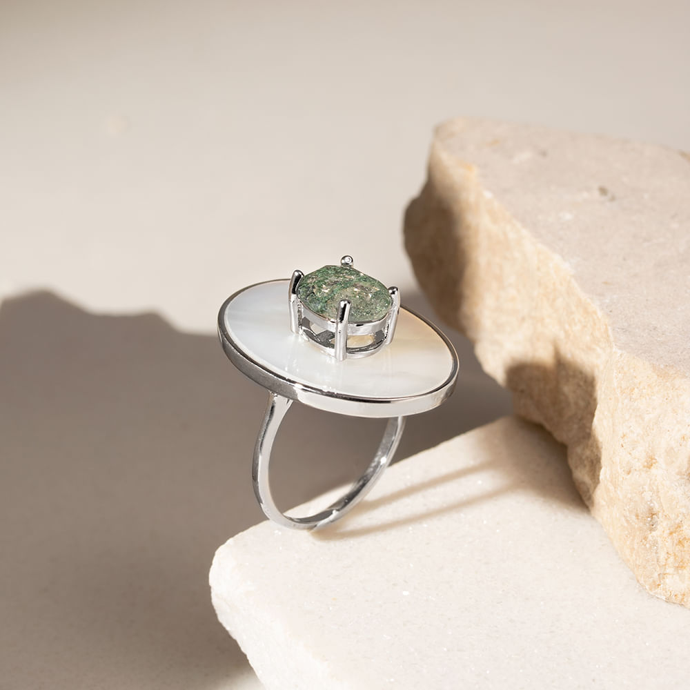 Anel Cristal Rutilado Cor Berilo Oval e Madrepérola - Banho de Ródio Branco